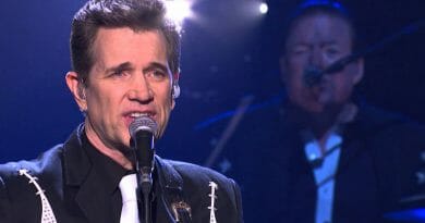 Is Joan Jett Married? Her Bio, Birthday, Age, Husband, Parents ...