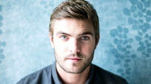 Is Alex Roe Married? His Bio, Age, Wife, Girlfriend, Parents and Net ...