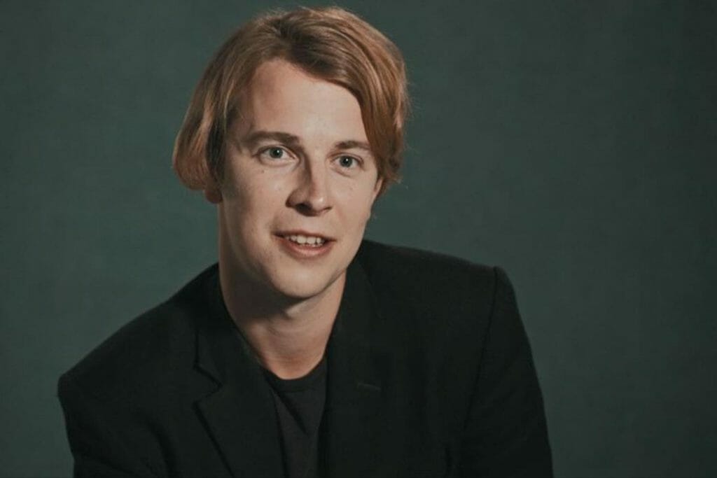 Is Tom Odell Married? His Bio, Age, Wife, Height and Net worth ...