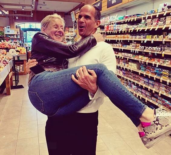 Bobbi Raffel Biography: Is she married? Find out her biography, married ...