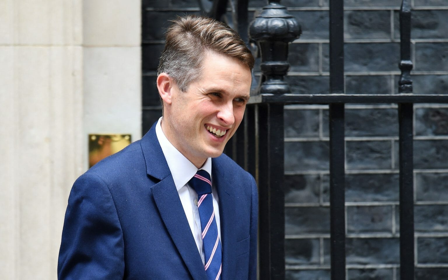 Is Gavin Williamson Married? His Bio, Age, Wife and Net worth - Married ...