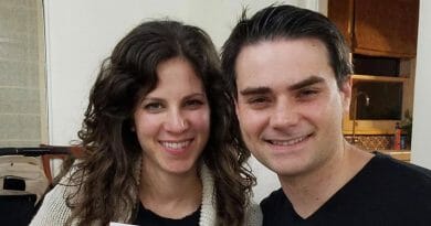 Is Polly Holliday Married? Her Bio, Age, Husband, Family, Net worth and ...