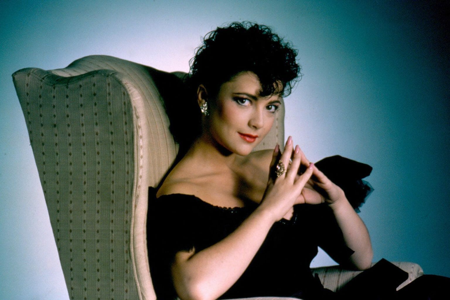 Emma Samms biography wiki wedding dating career, net worth, siblings, education family body ...